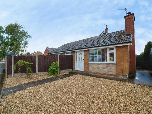 2 bedroom detached bungalow for sale
