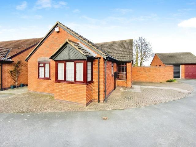 2 bedroom detached bungalow for sale