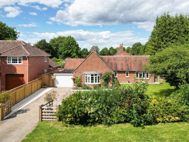2 bedroom detached bungalow for sale