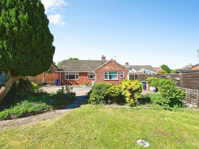 2 bedroom detached bungalow for sale