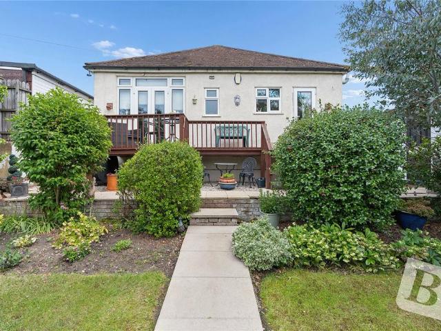 2 bedroom detached bungalow for sale