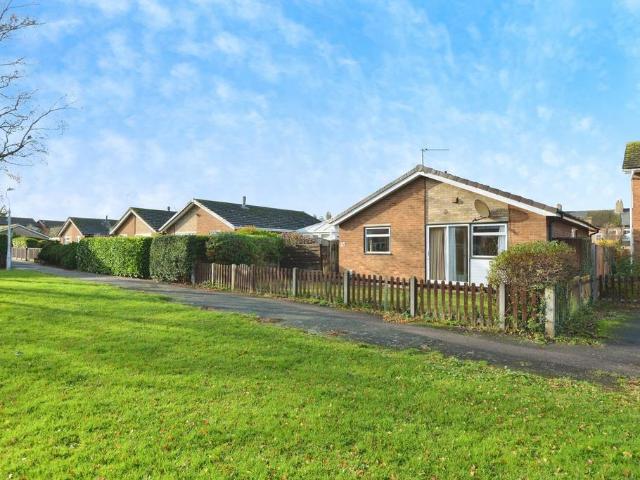 2 bedroom detached bungalow for sale