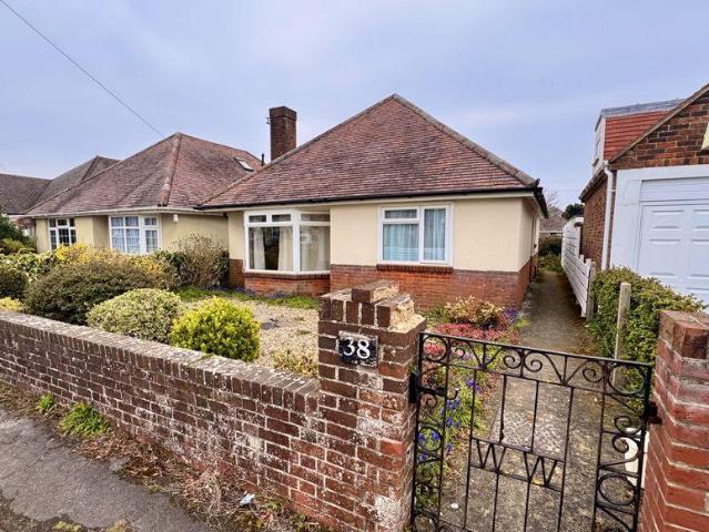 2 bedroom detached bungalow for sale