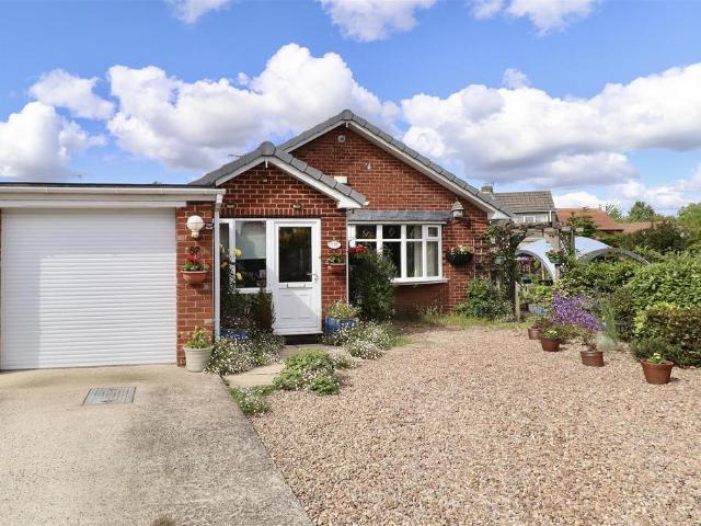 2 bedroom detached bungalow for sale