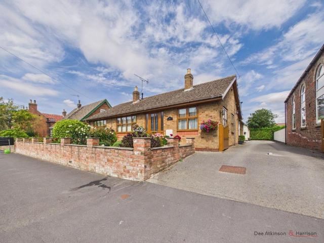 2 bedroom detached bungalow for sale