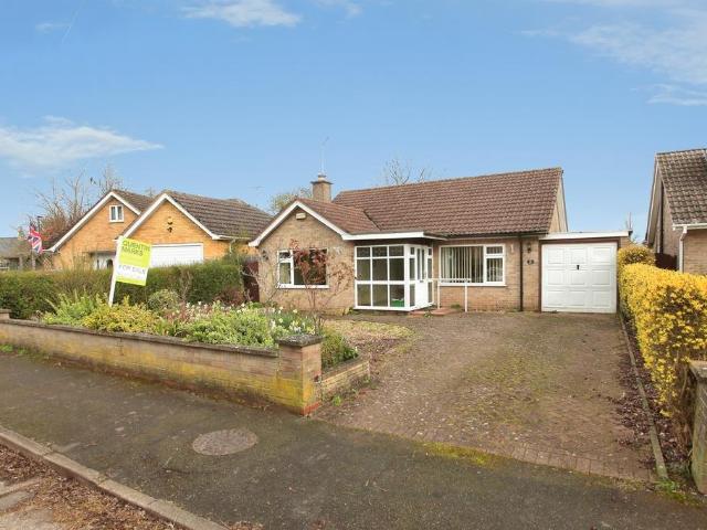 2 bedroom detached bungalow for sale