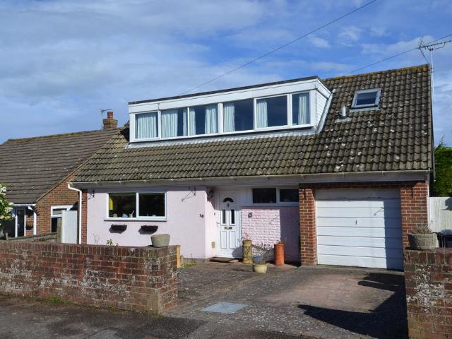 2 bedroom detached bungalow for sale