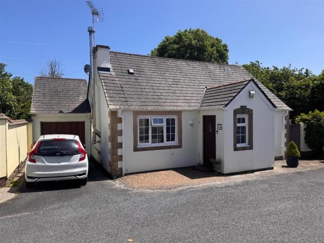 2 bedroom detached bungalow for sale