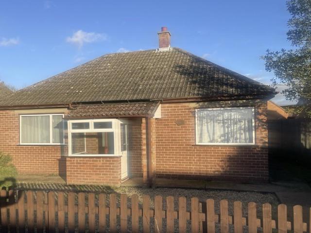 2 bedroom detached bungalow for sale
