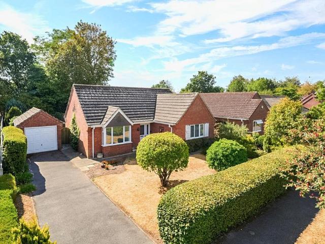 2 bedroom detached bungalow for sale