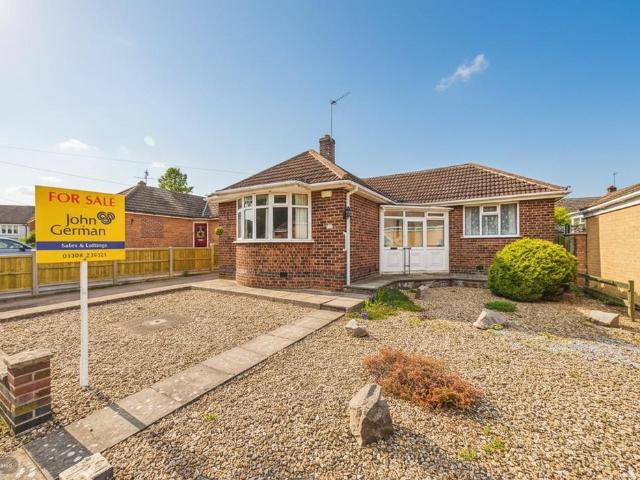 2 bedroom detached bungalow for sale