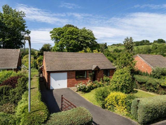 2 bedroom detached bungalow for sale