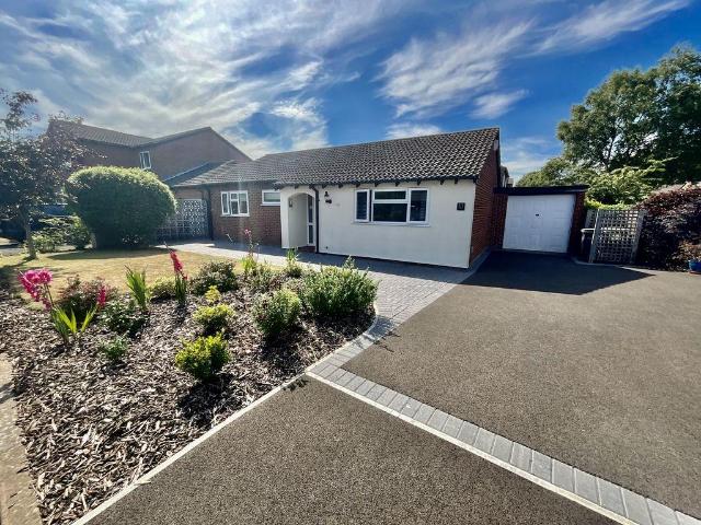 2 bedroom detached bungalow for sale