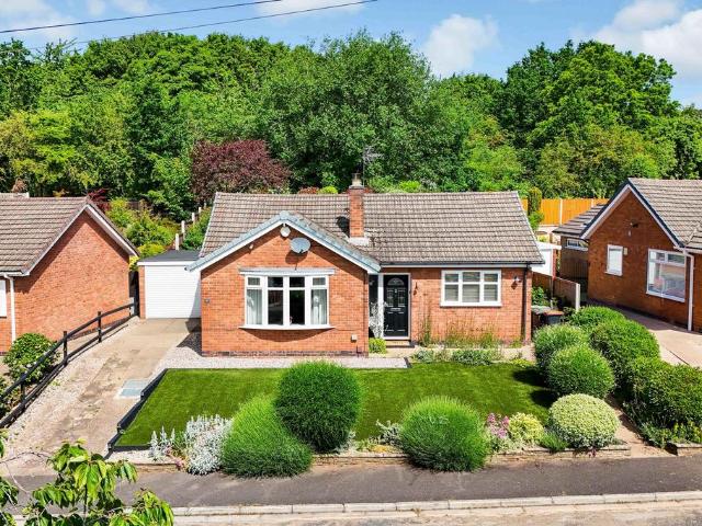 2 bedroom detached bungalow for sale