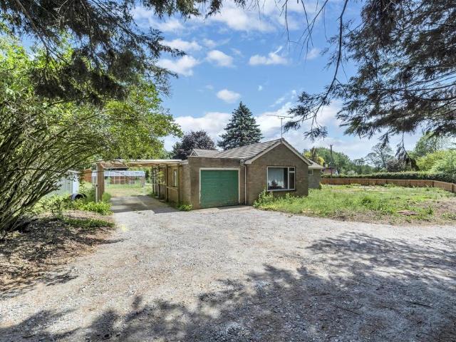 2 bedroom detached bungalow for sale