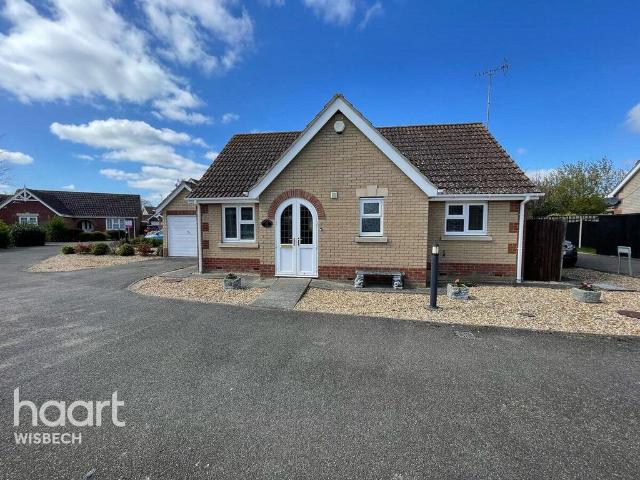 2 bedroom detached bungalow for sale