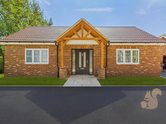 2 bedroom detached bungalow for sale