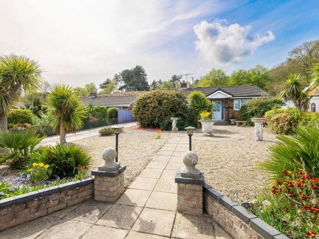 2 bedroom detached bungalow for sale