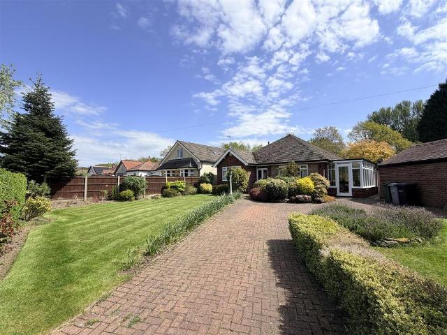 2 bedroom detached bungalow for sale