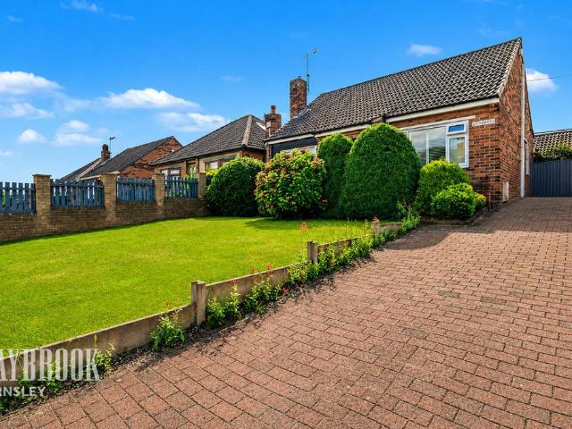 2 bedroom detached bungalow for sale