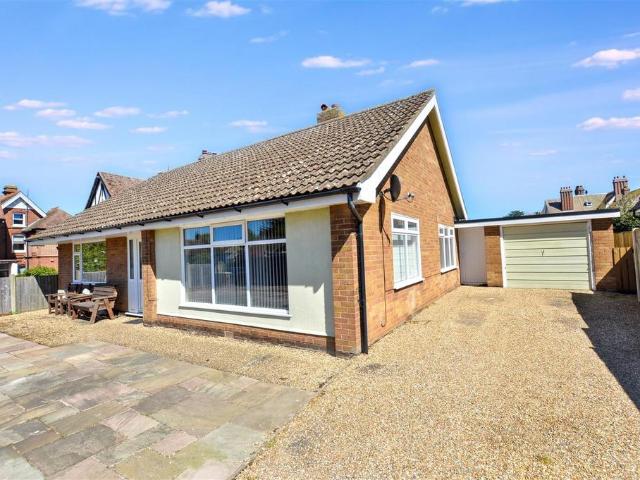 2 bedroom detached bungalow for sale