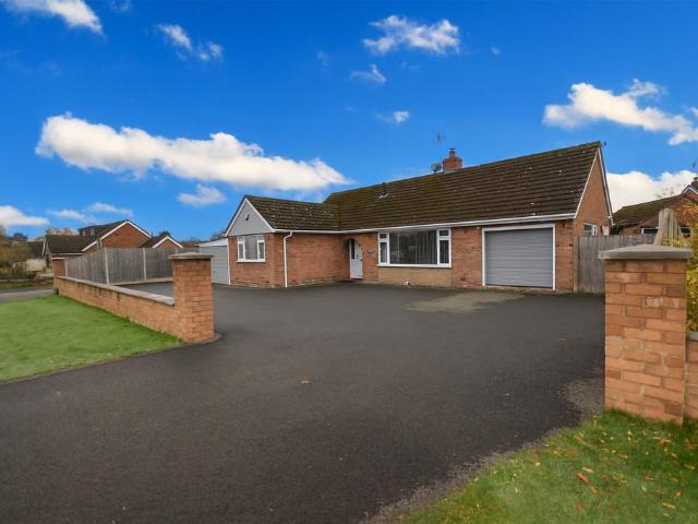 2 bedroom detached bungalow for sale