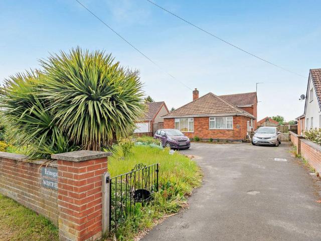 2 bedroom detached bungalow for sale
