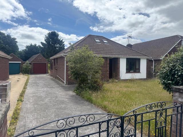 2 bedroom detached bungalow for sale