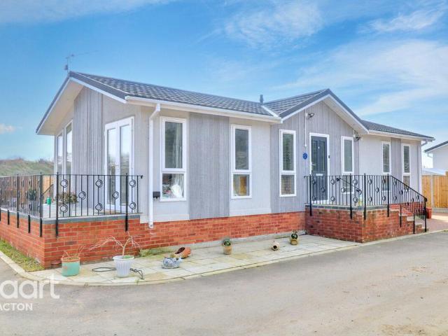 2 bedroom detached bungalow for sale