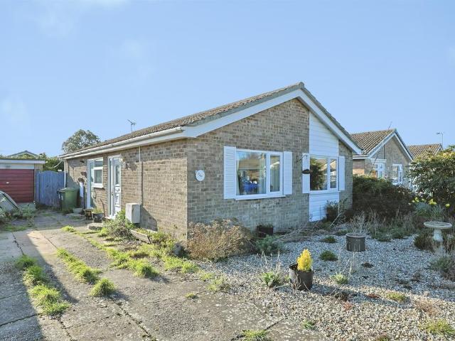 2 bedroom detached bungalow for sale