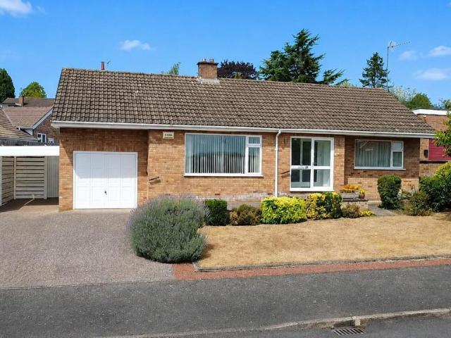 2 bedroom detached bungalow for sale