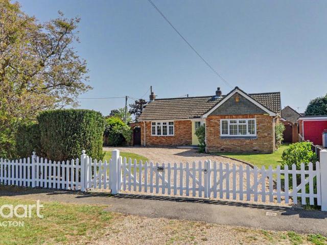 2 bedroom detached bungalow for sale
