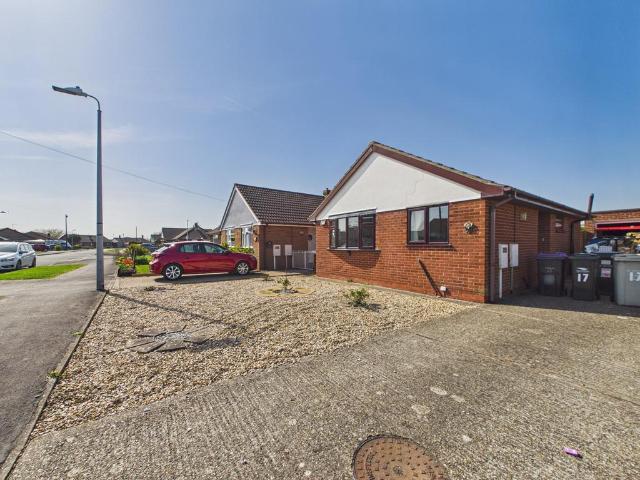 2 bedroom detached bungalow for sale