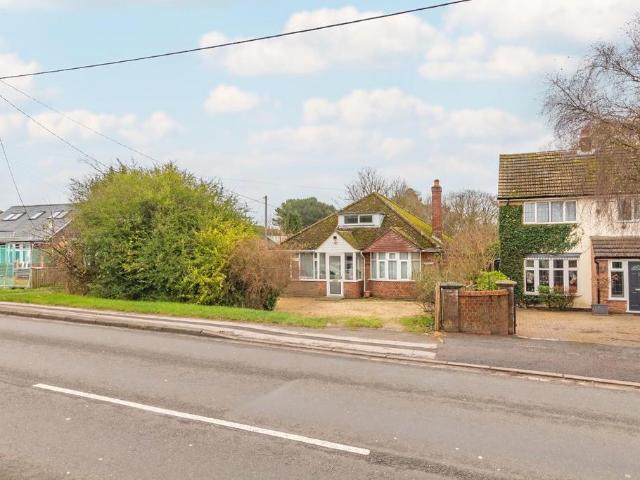 2 bedroom detached bungalow for sale