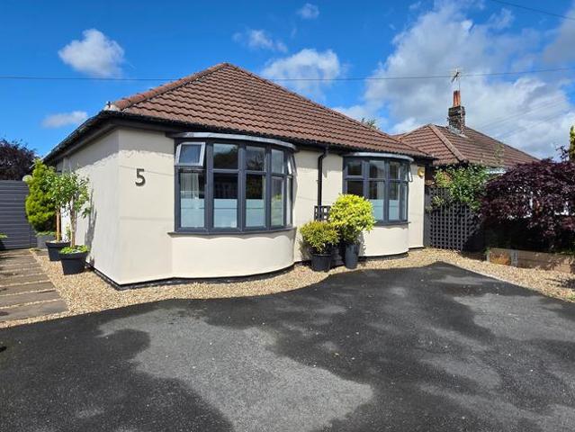 2 bedroom detached bungalow for sale