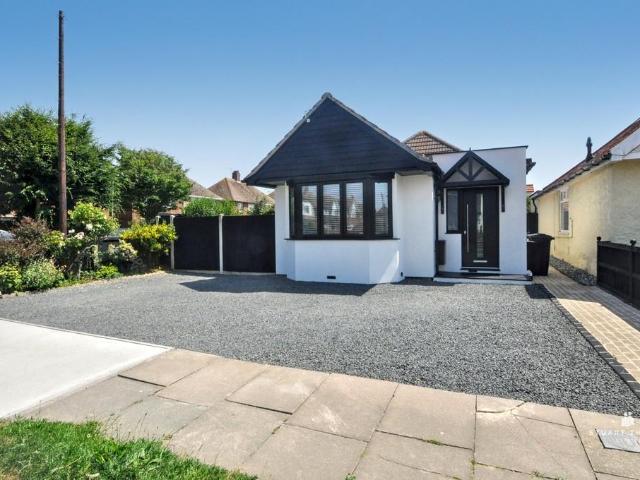 2 bedroom detached bungalow for sale
