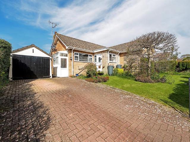 2 bedroom detached bungalow for sale