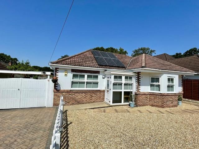2 bedroom detached bungalow for sale