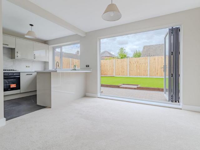 2 bedroom detached bungalow for sale