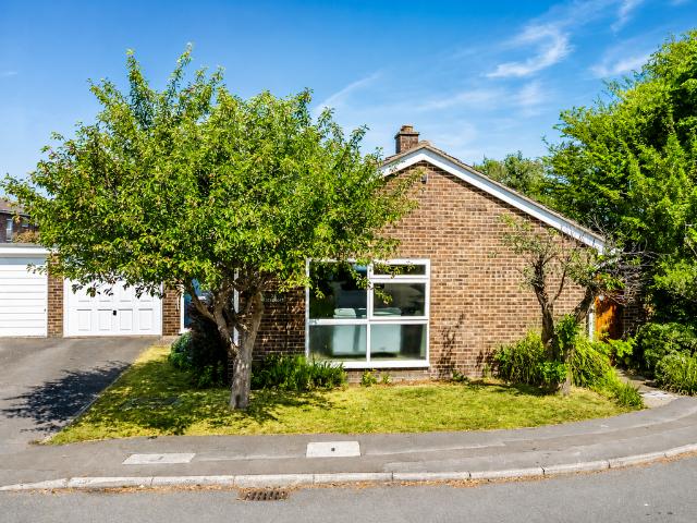 2 bedroom detached bungalow for sale