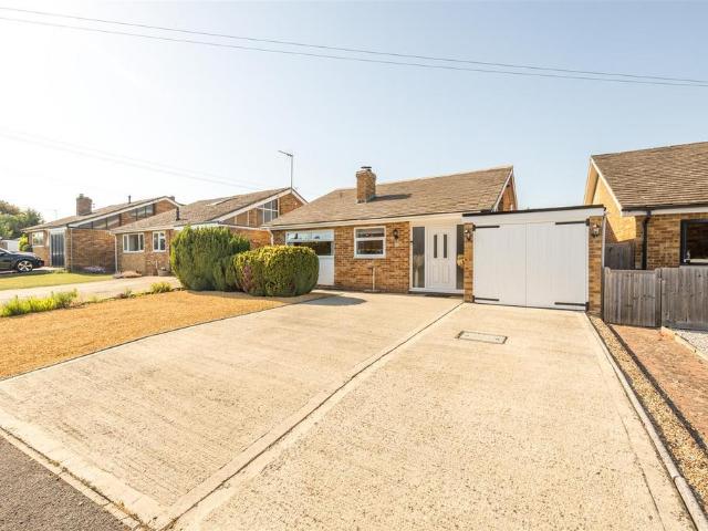 2 bedroom detached bungalow for sale