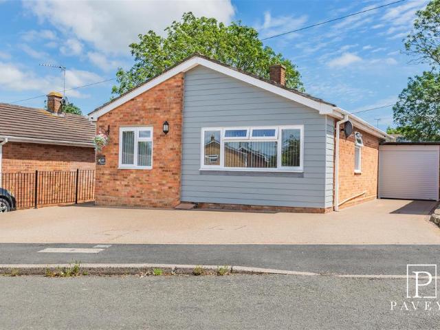 2 bedroom detached bungalow for sale