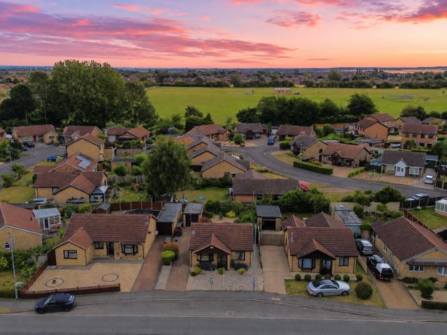 2 bedroom detached bungalow for sale