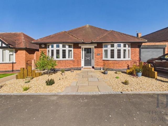 2 bedroom detached bungalow for sale
