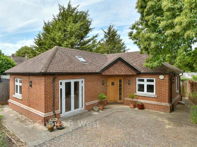 2 bedroom detached bungalow for sale