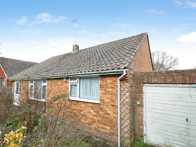2 bedroom detached bungalow for sale