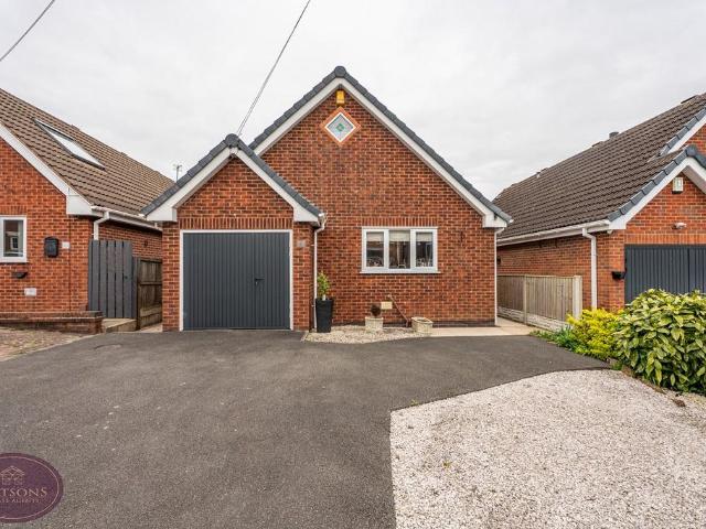 2 bedroom detached bungalow for sale