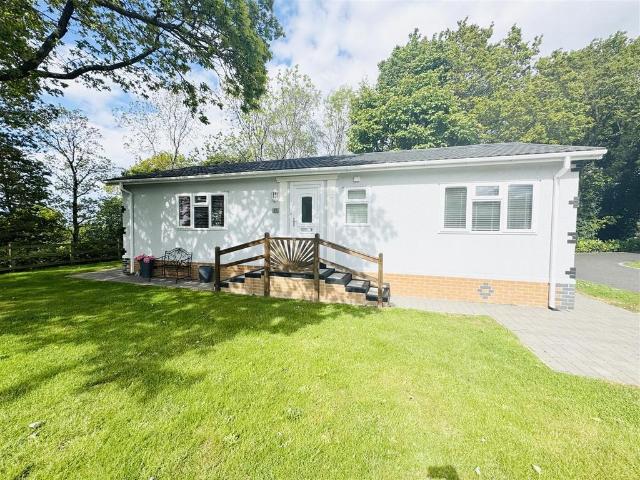 2 bedroom detached bungalow for sale