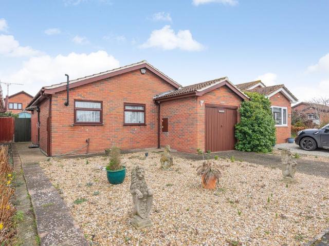 2 bedroom detached bungalow for sale