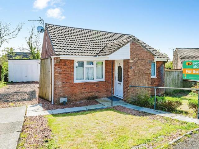 2 bedroom detached bungalow for sale